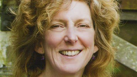 Dr Anne Hunt - The Association for Science and Discovery Centres